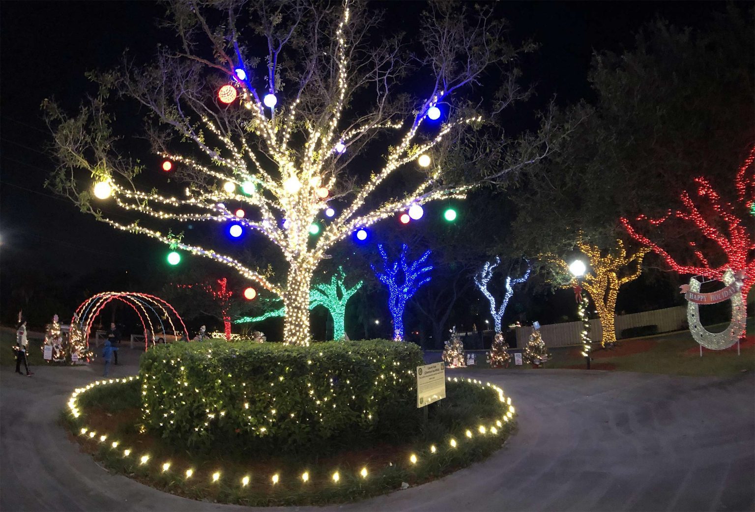 12 Magical Experiences at Christmas in the Dells | Christmas in the ...